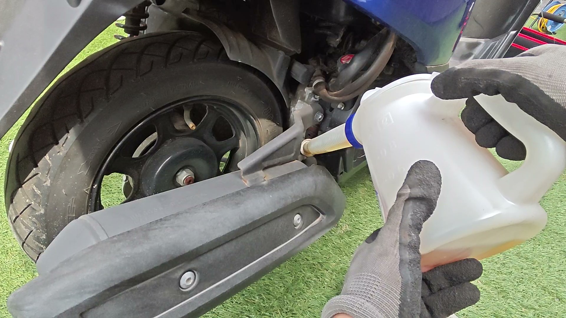 AF79 AY01 タクト ジョグ オイル交換のやり方を解説 - キャブマガ